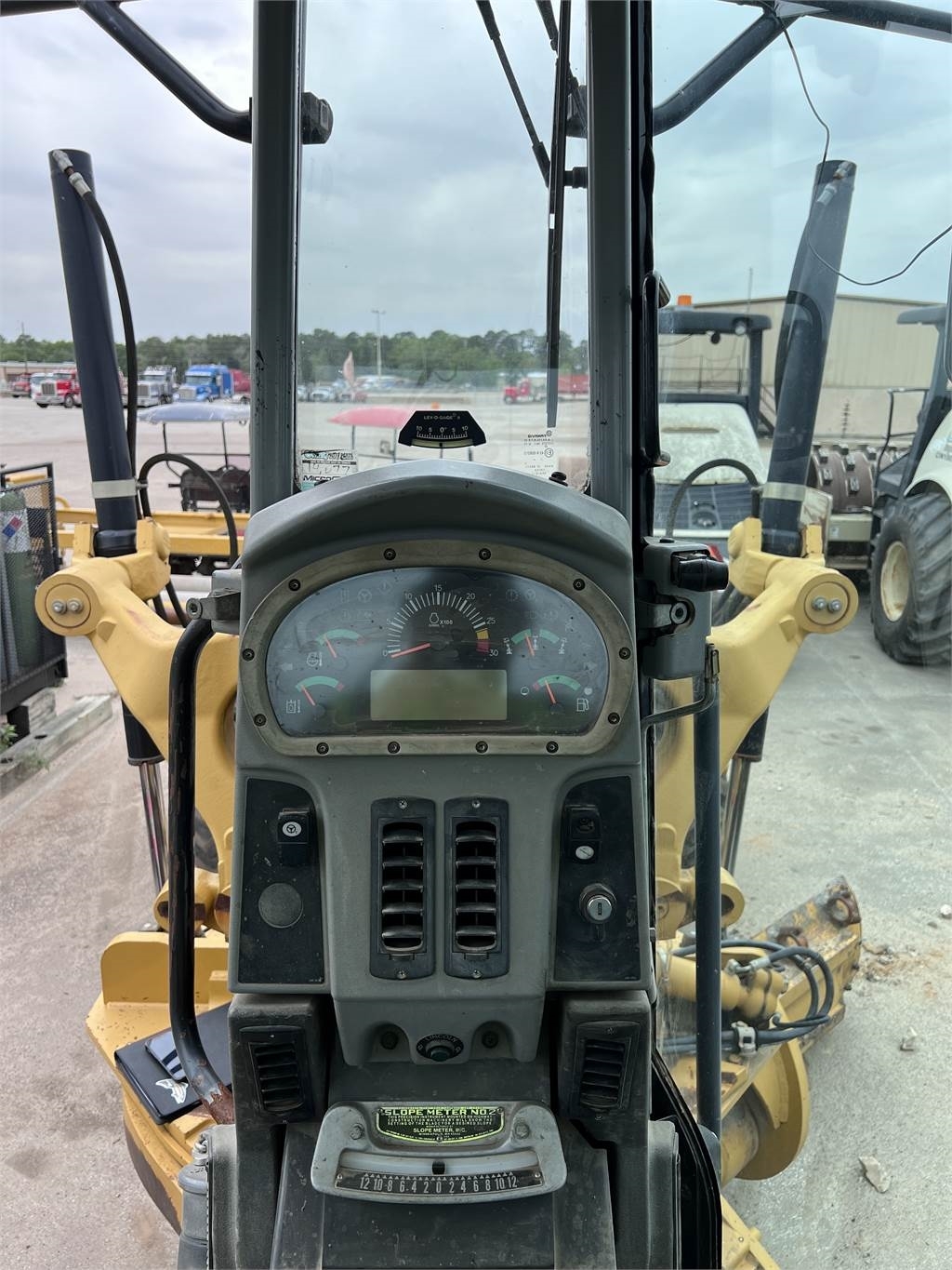 CAT 140M