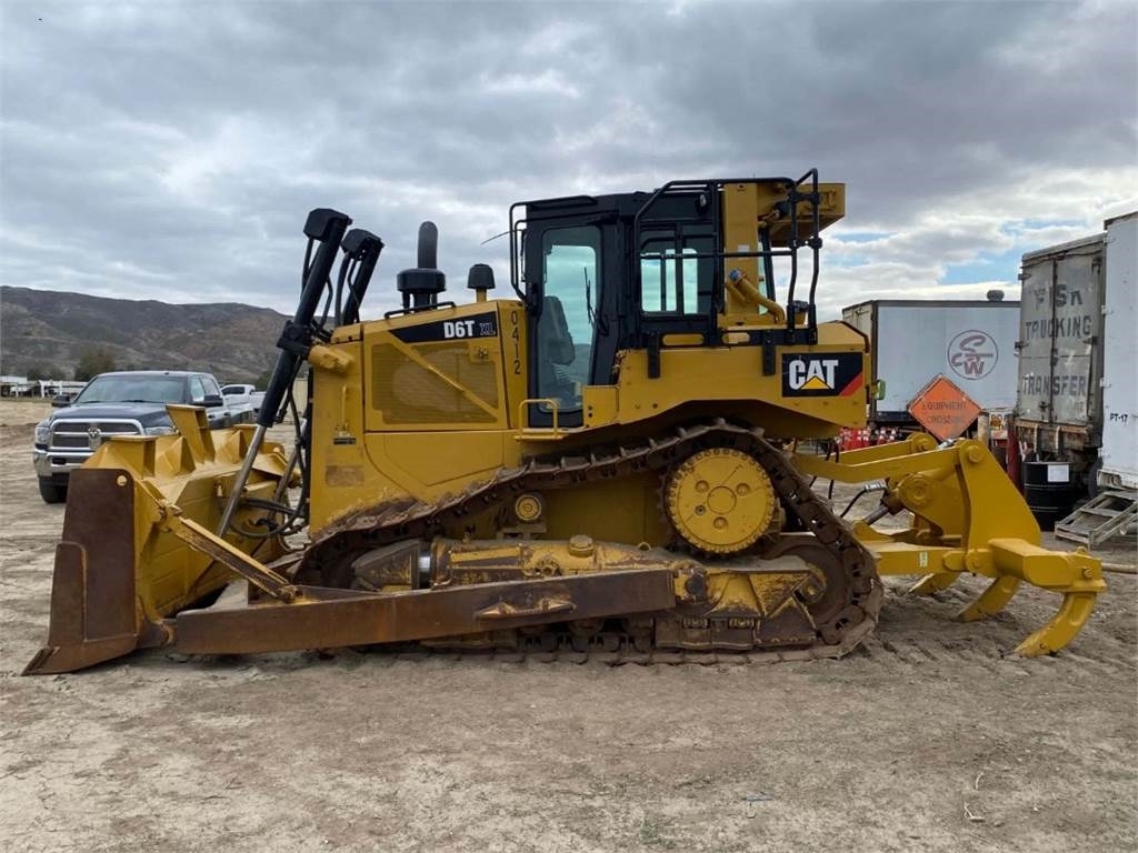 CAT D6T XL