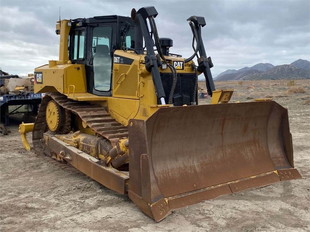 CAT D6T XL
