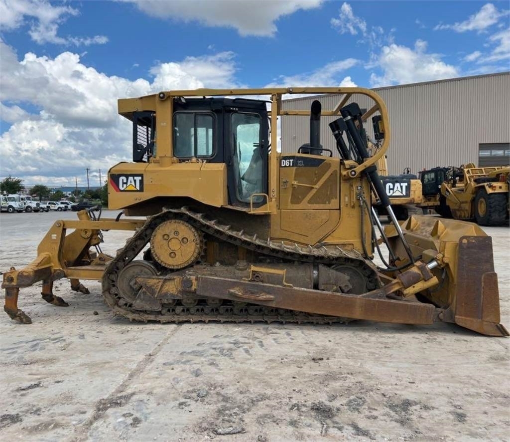CAT D6T XL