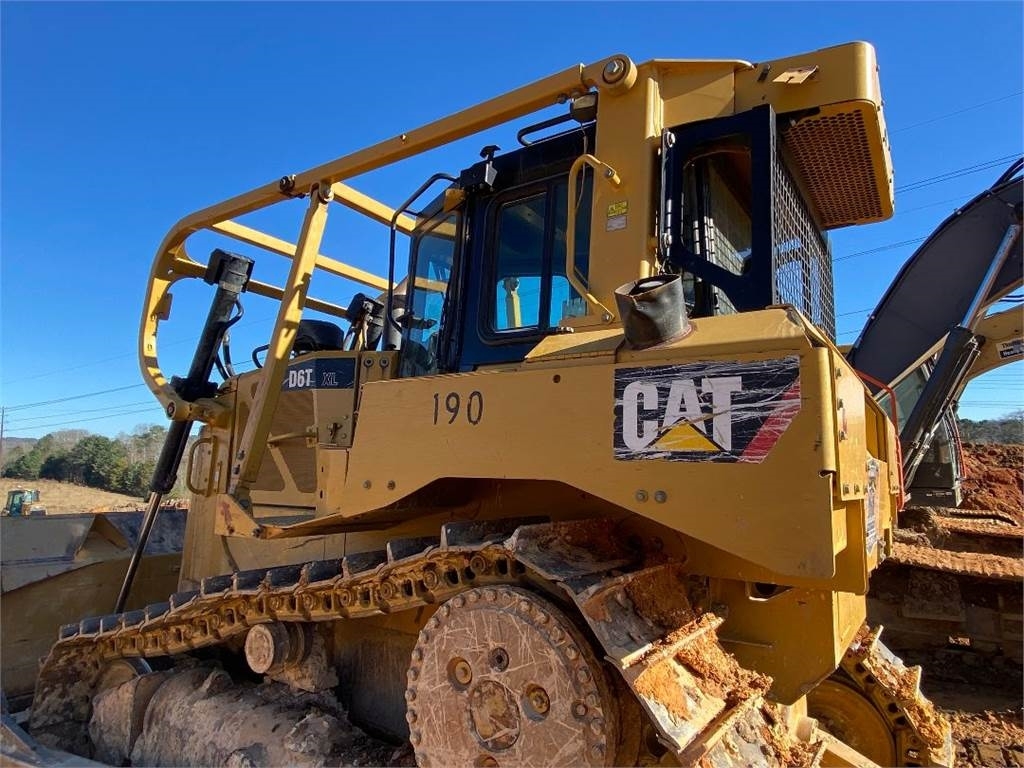 CAT D6T XL