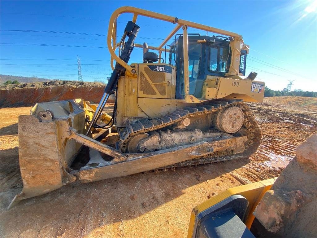 CAT D6T XL