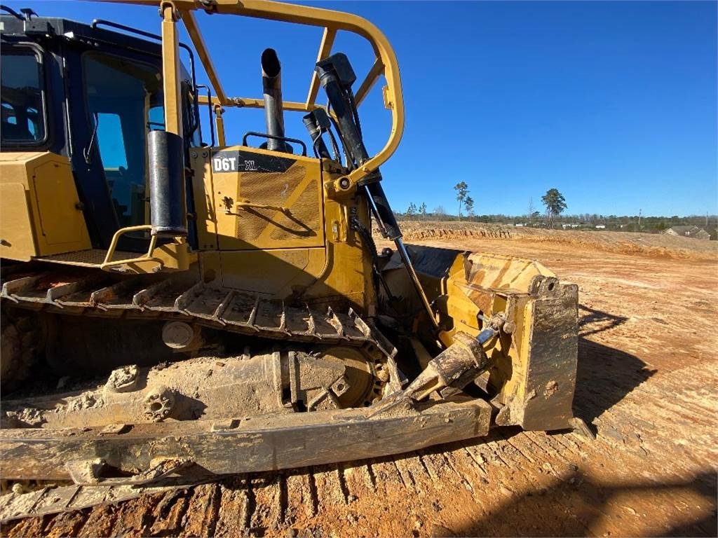 CAT D6T XL