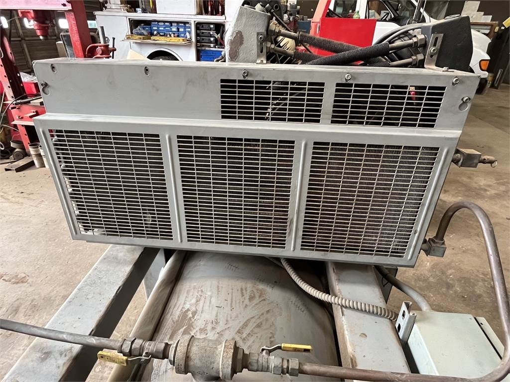 Ingersoll Rand 7100-T30 Compressor