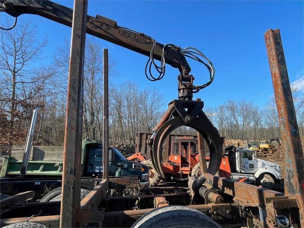 International 7400 6X4 Grapple