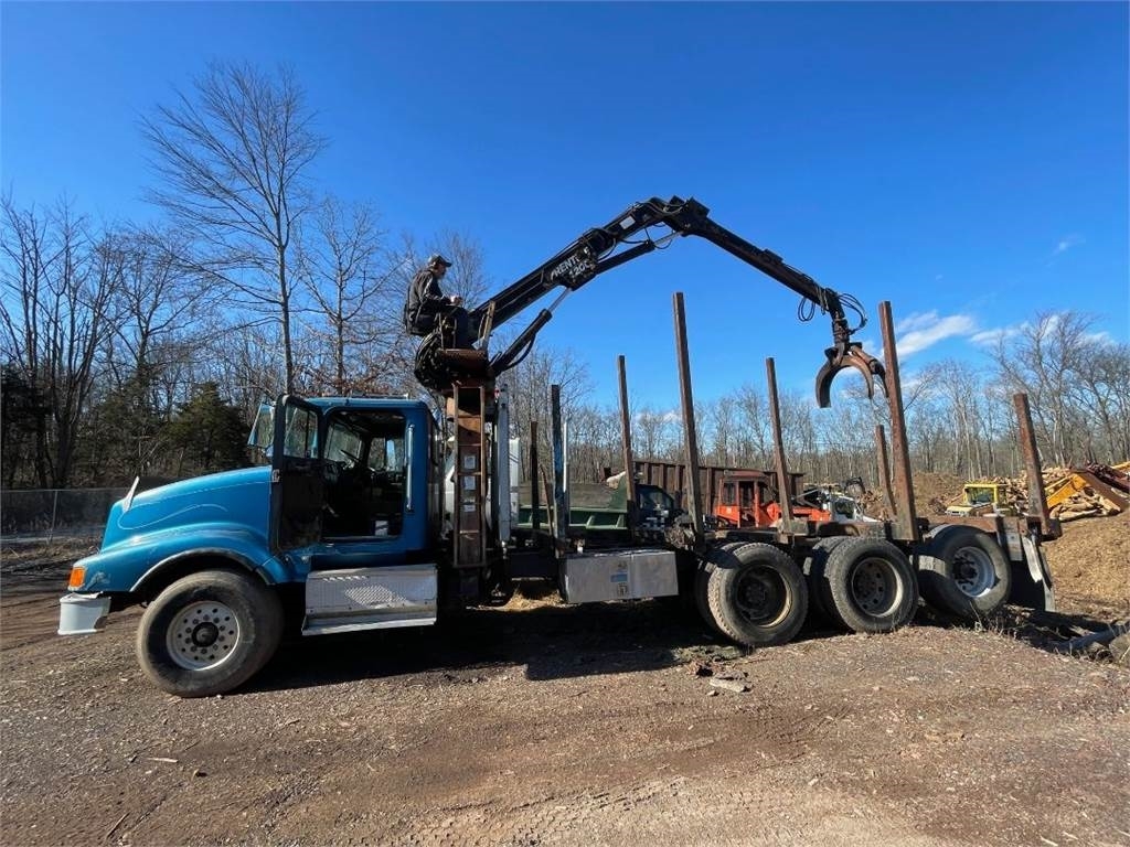 International 7400 6X4 Grapple