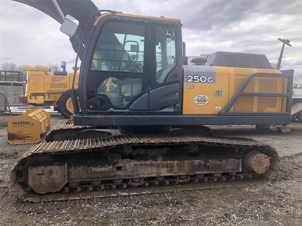 John Deere 250G LC