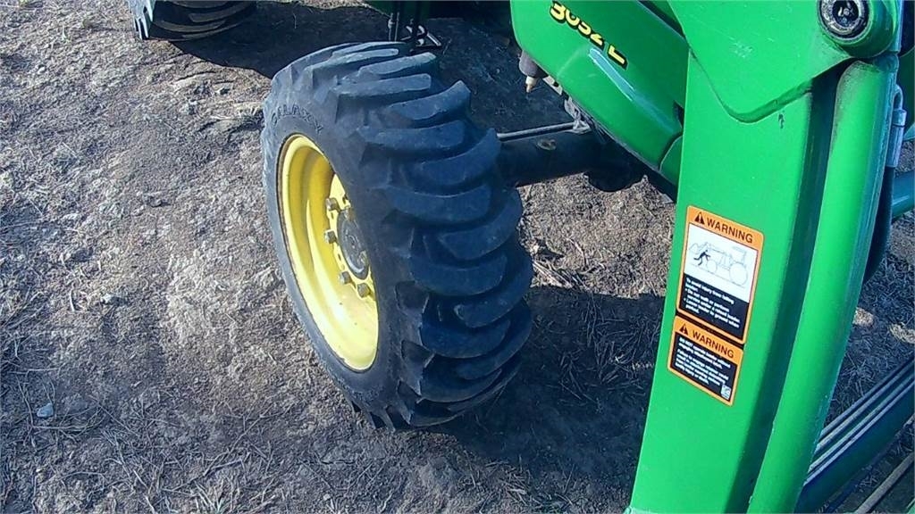 John Deere 3032E