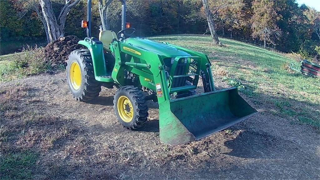 John Deere 3032E