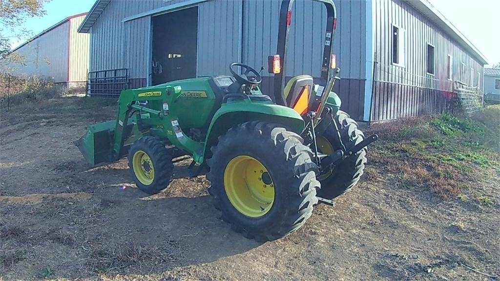 John Deere 3032E