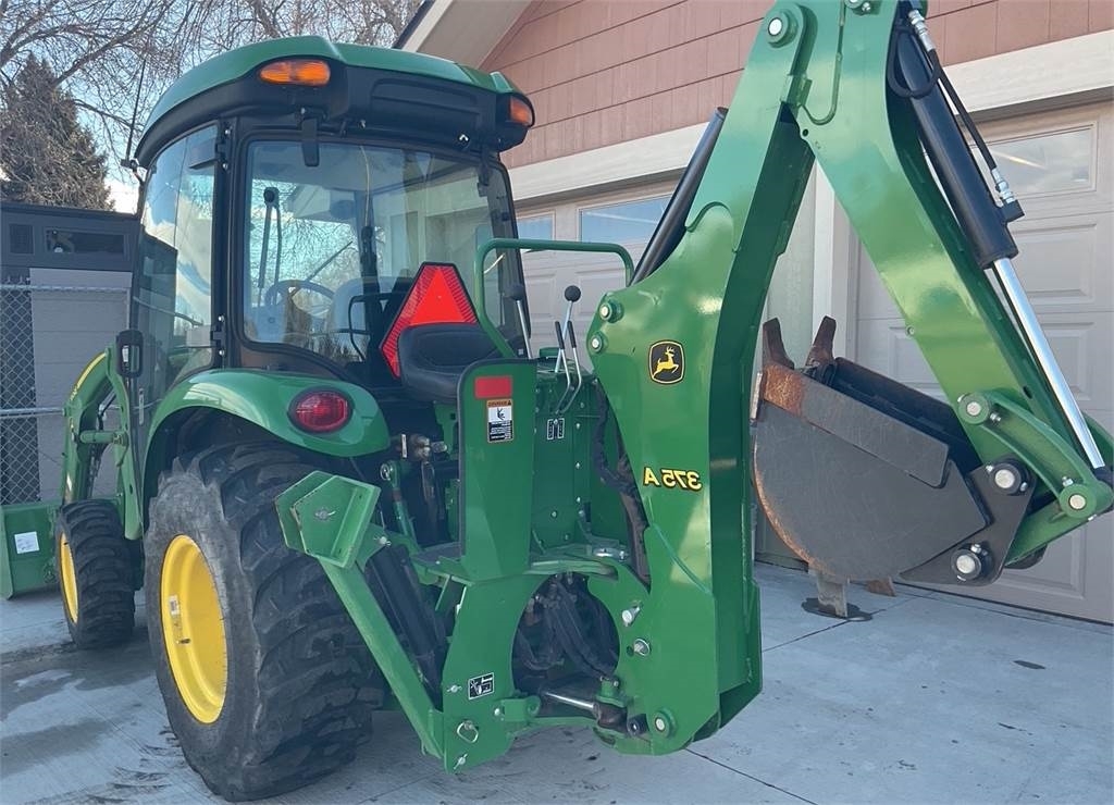 John Deere 3046R compact