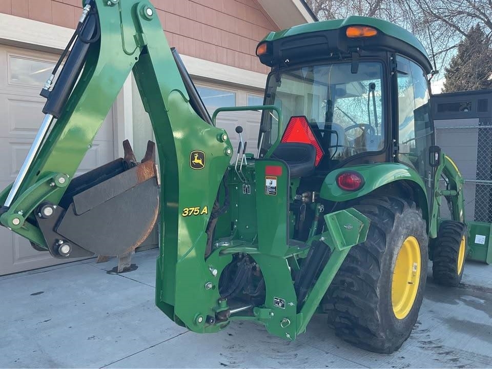 John Deere 3046R compact