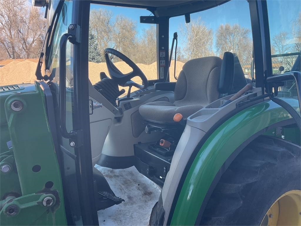 John Deere 3046R compact