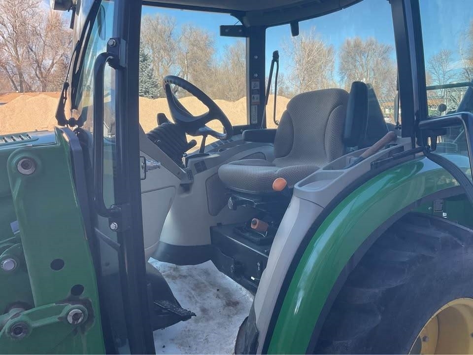 John Deere 3046R compact