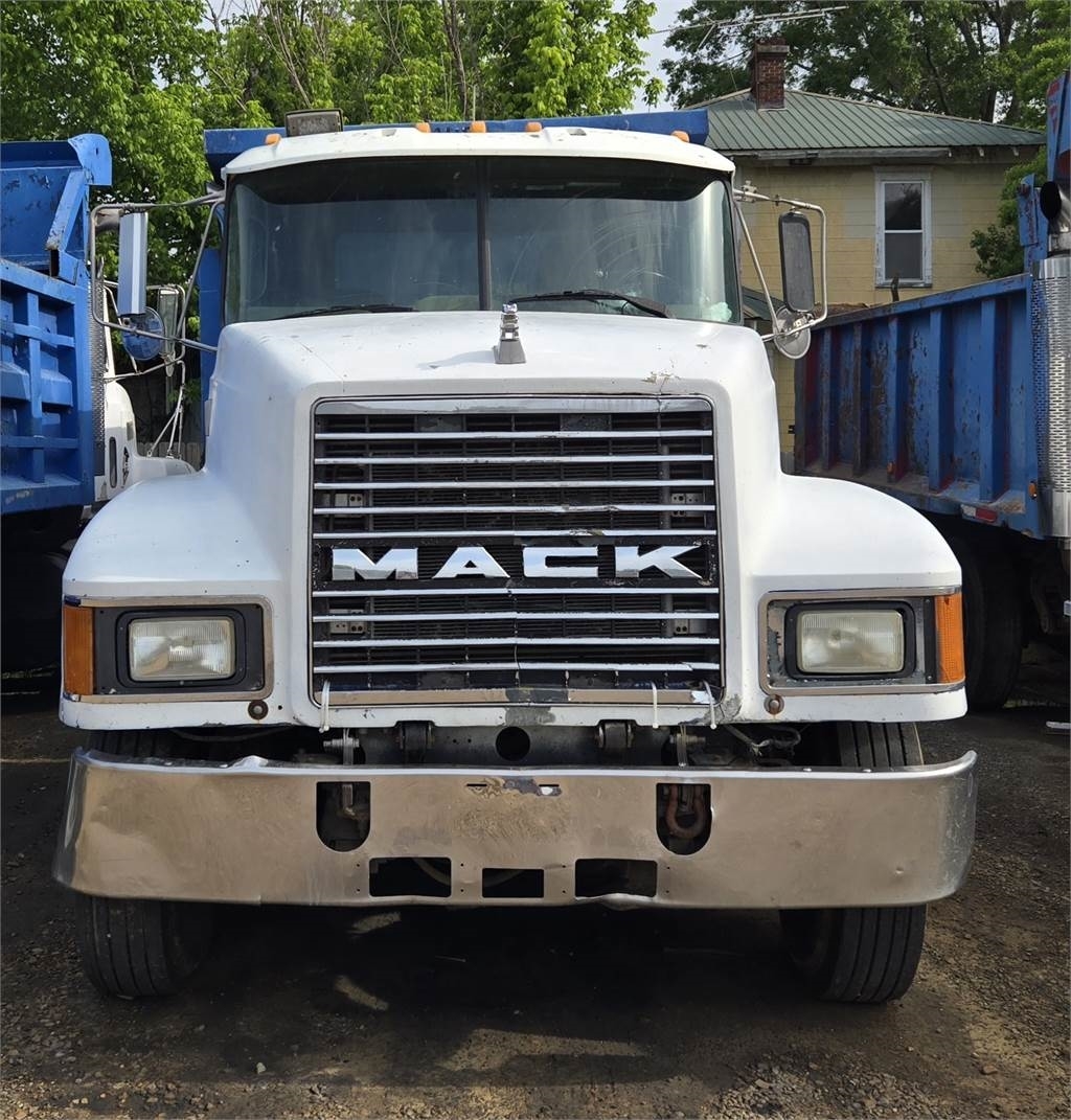 Mack CH 613