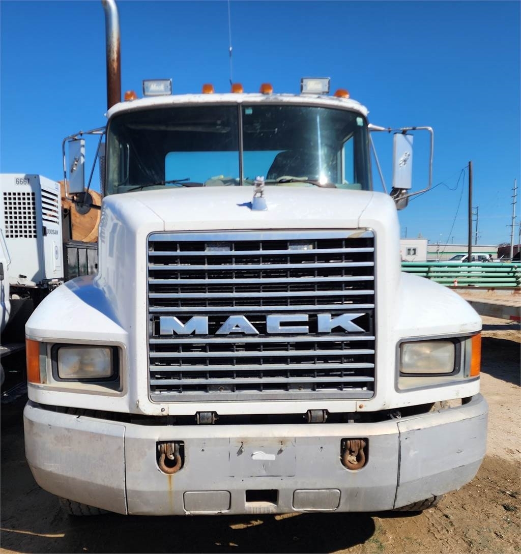 Mack CH613