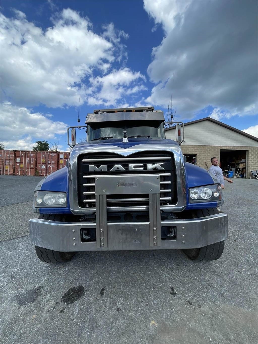 Mack Granite GR64F