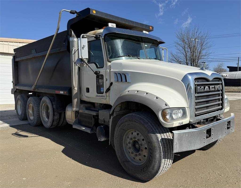 Mack Granite GU713