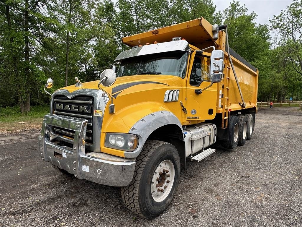 Mack Granite GU713