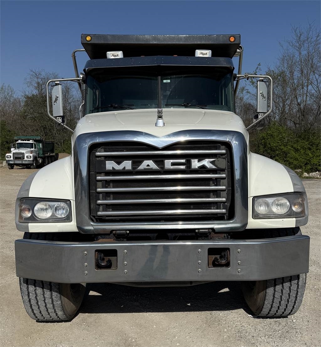 Mack GU713