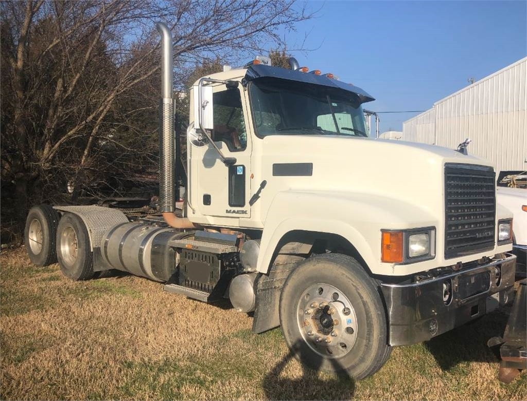 Mack PINNACLE CHU613