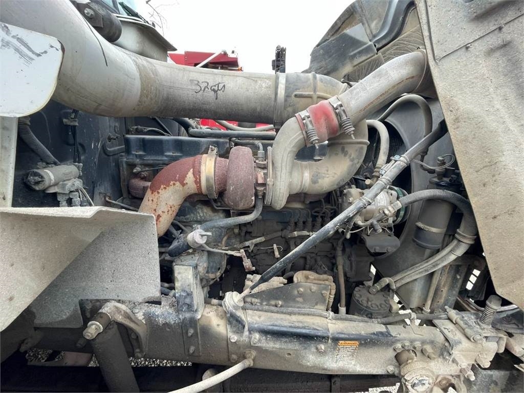 Mack RB688S