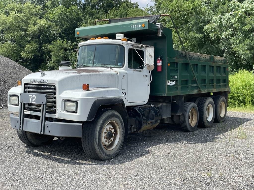 Mack RD 690S Tri Axle