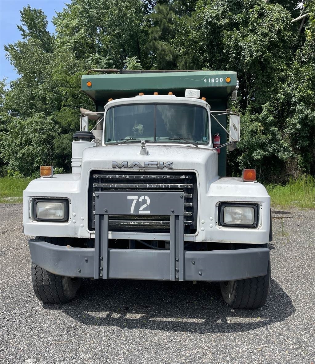 Mack RD 690S Tri Axle