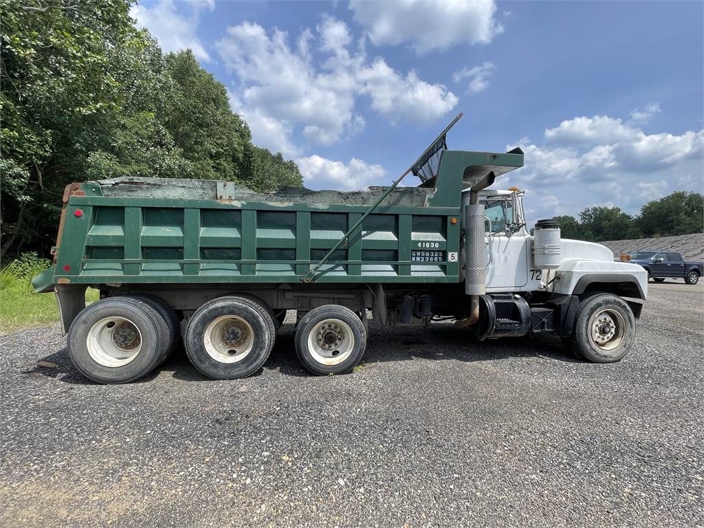 Mack RD 690S Tri Axle