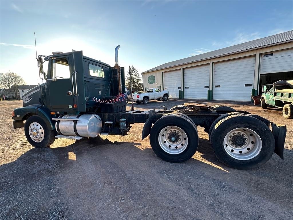 [Other] WHITE/GMC WCA64T