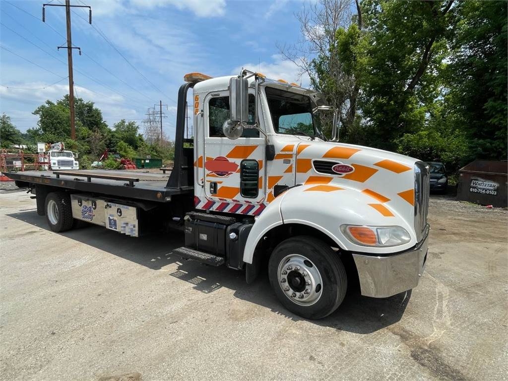 Peterbilt 330 Rollback