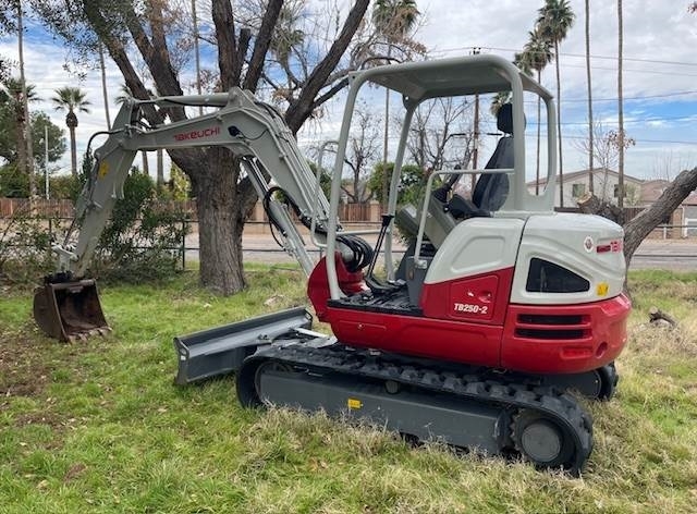 Takeuchi TB250-2