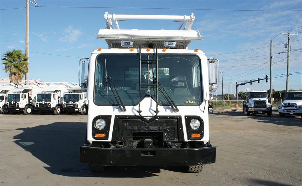 Mack MRU613