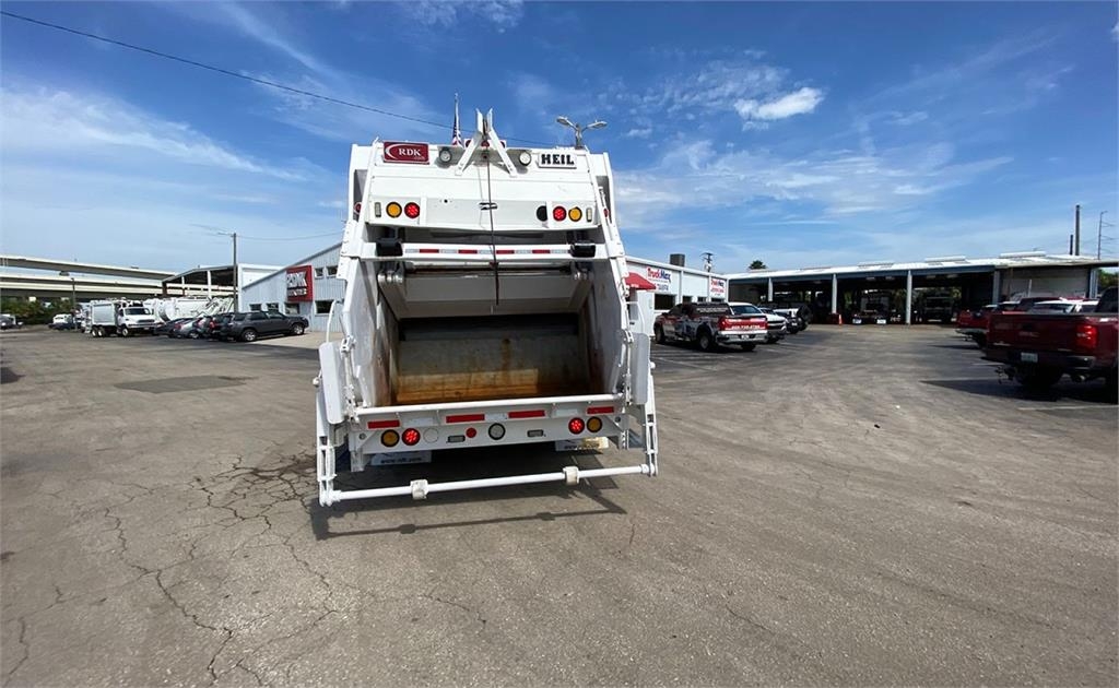Peterbilt 320