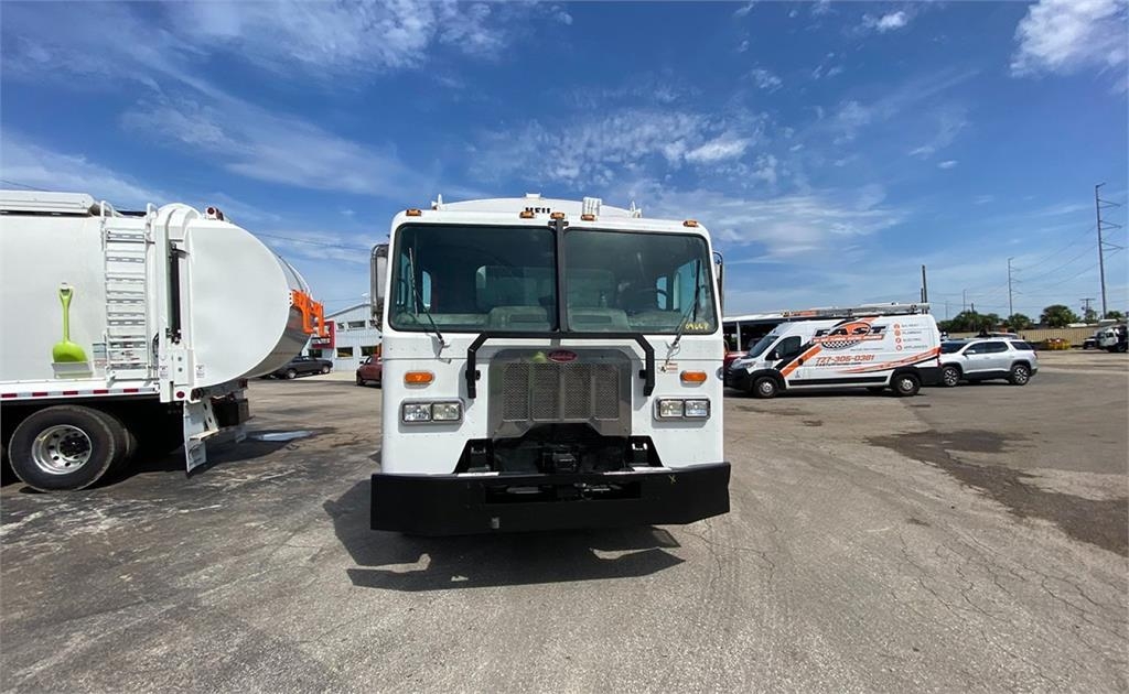 Peterbilt 320