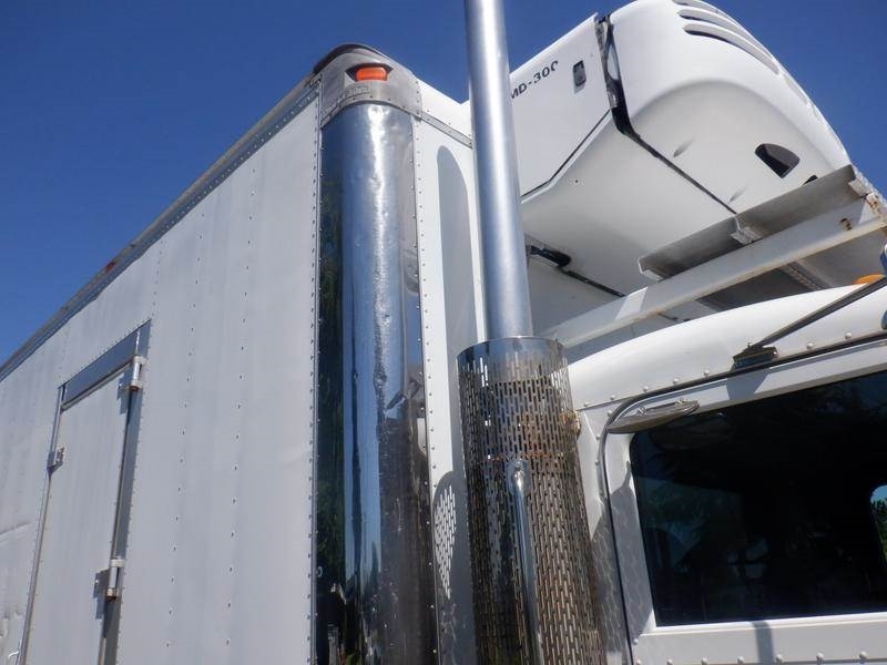 Peterbilt 335