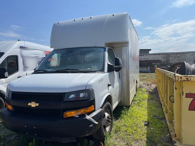 Chevrolet Used Box Trucks For Sale: 26ft, 20ft & More | Ritchie List