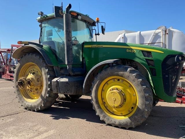 John Deere 8430