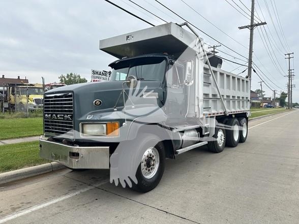 Mack CL713