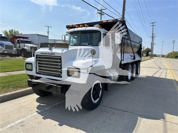 Mack Single Axle Dump Trucks & 1 Ton Dump Trucks | Ritchie List