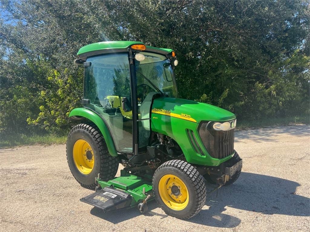 John Deere 3520