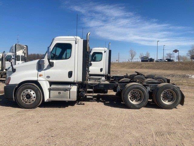 Freightliner CA125DC