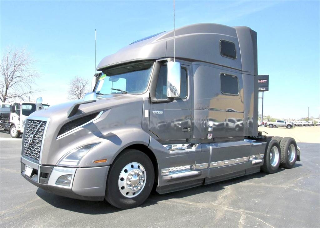 Volvo T/A Day Cab Truck Tractor For Sale | Ritchie List