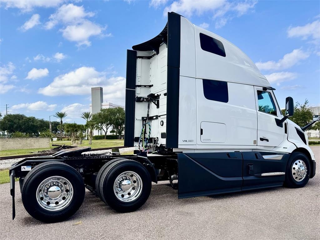 Volvo VNL64T860