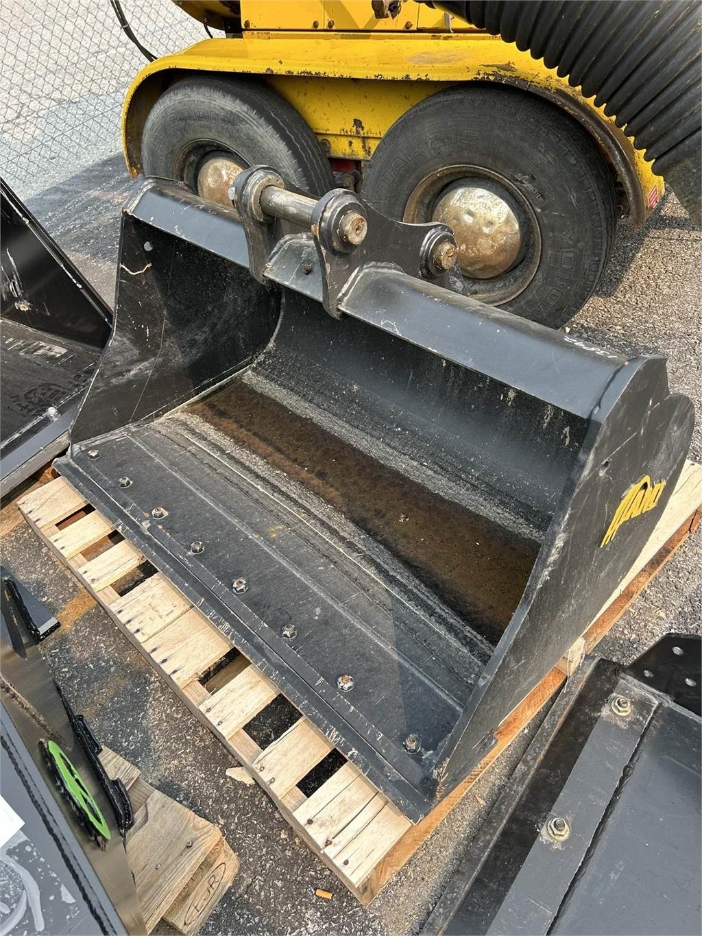 AMI 48 DITCH CLEANING BUCKET