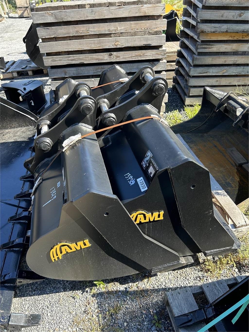 AMI 60 INCH DITCH BUCKET