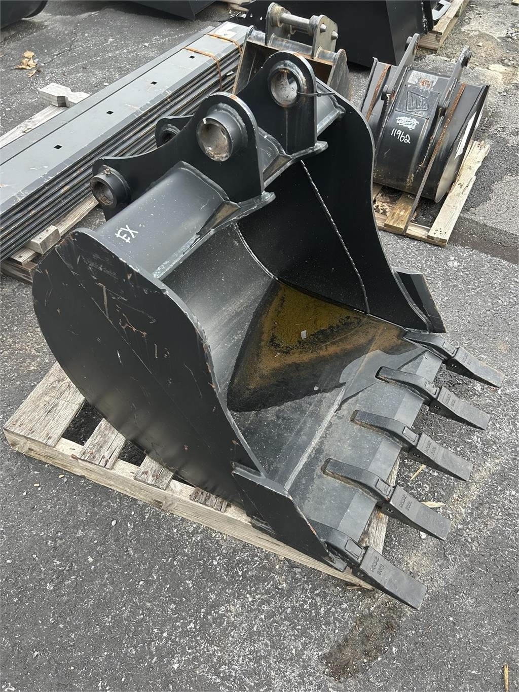 JCB 24 INCH BUCKET