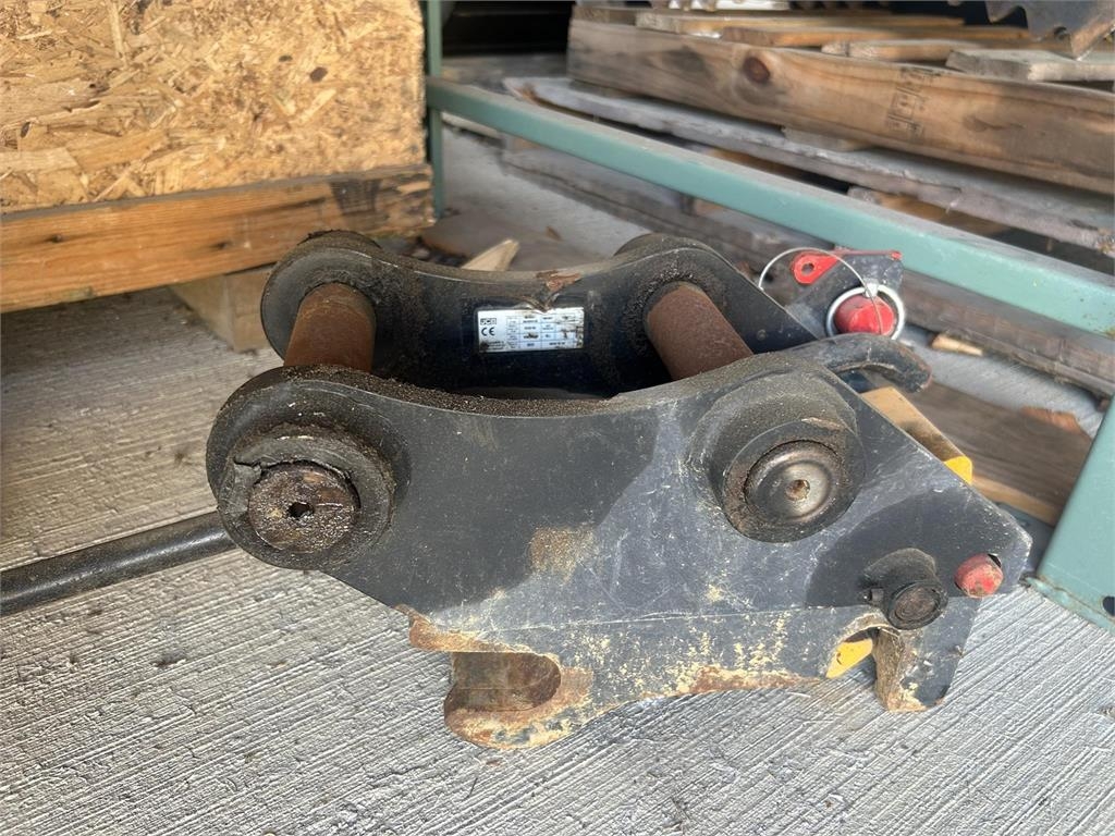 JCB MECHANICAL QUICK COUPLER