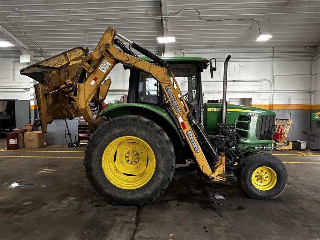John Deere 6330