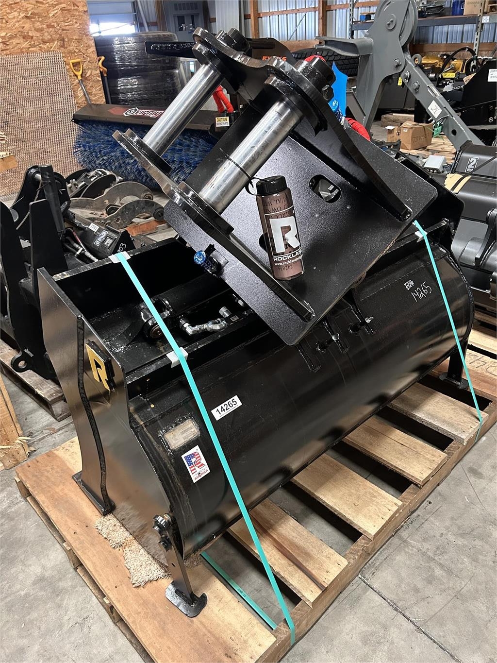 Rockland 60 INCH TL TILT BUCKET